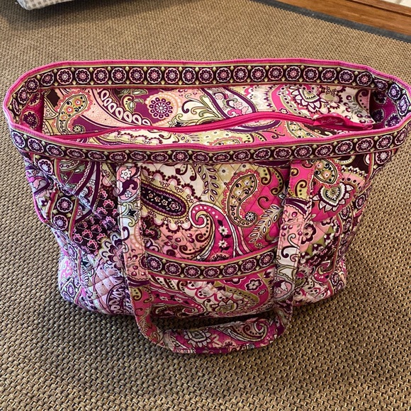 Vera Bradley | Bags | Vera Bradley Tote Bag Print Very Berry Paisley ...